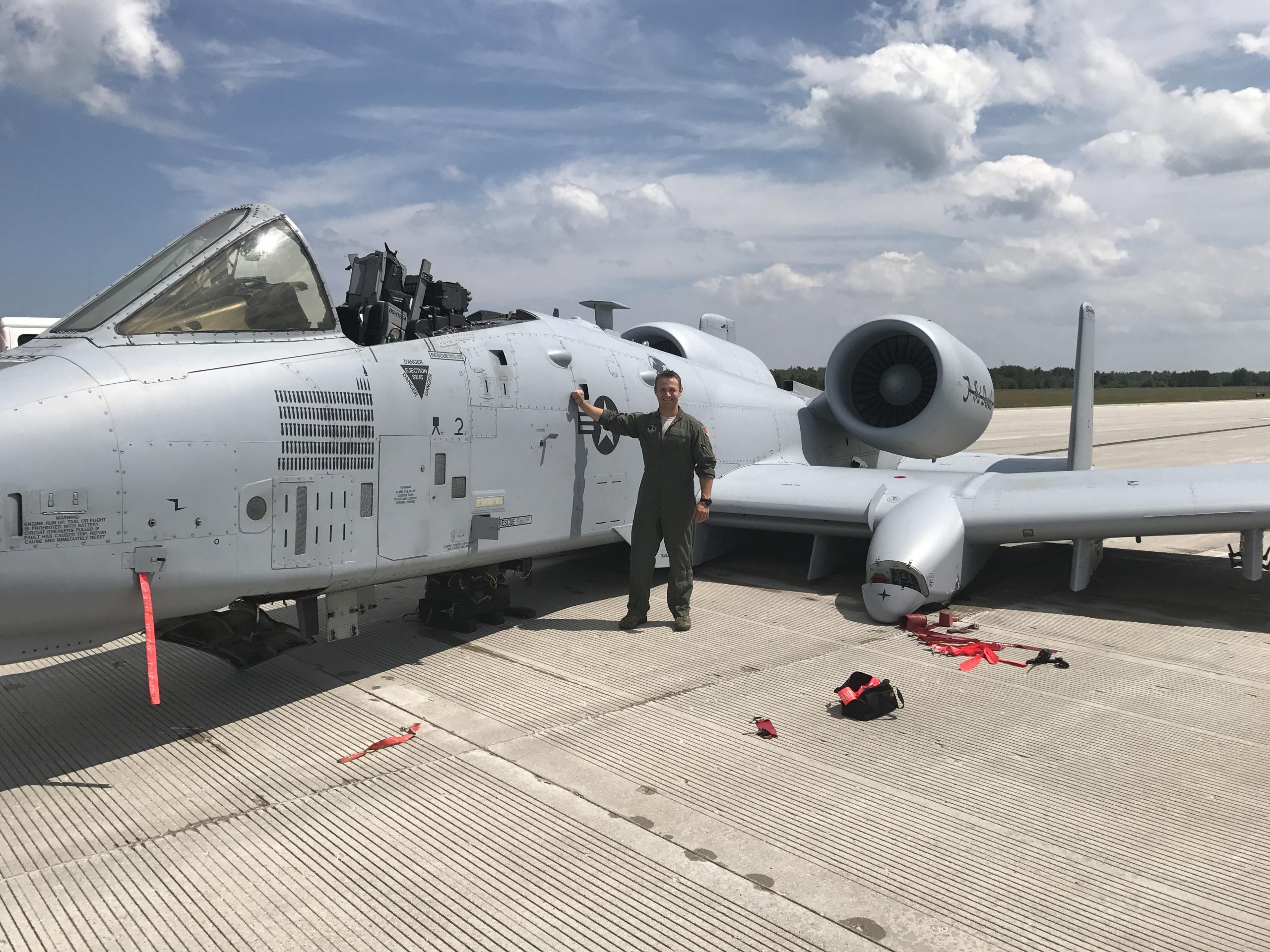 Michigan Guard A-10 Pilot Receives DFC for 2017 Belly Landing | Air ...