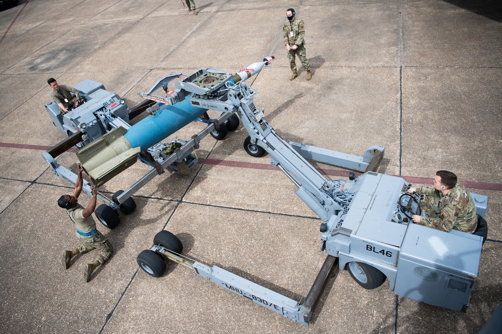 GBU-10/12/49 Paveway II | Air & Space Forces Magazine