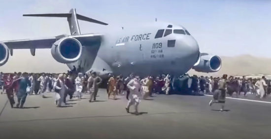 Meet The First-Ever U-28 Spy Plane Crews to Receive the DFC