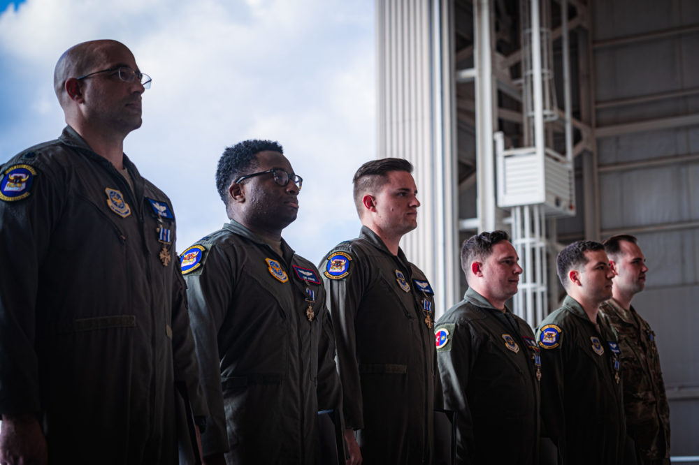 C-17 Crew That Rescued 823 From Afghanistan Awarded Distinguished ...
