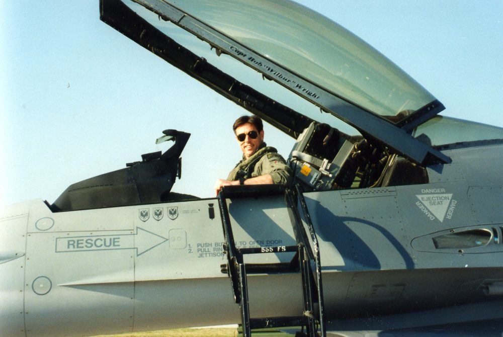 Egy F-16-os három levegő-levegő ölő légi küldetéssel Irán elrettentésére