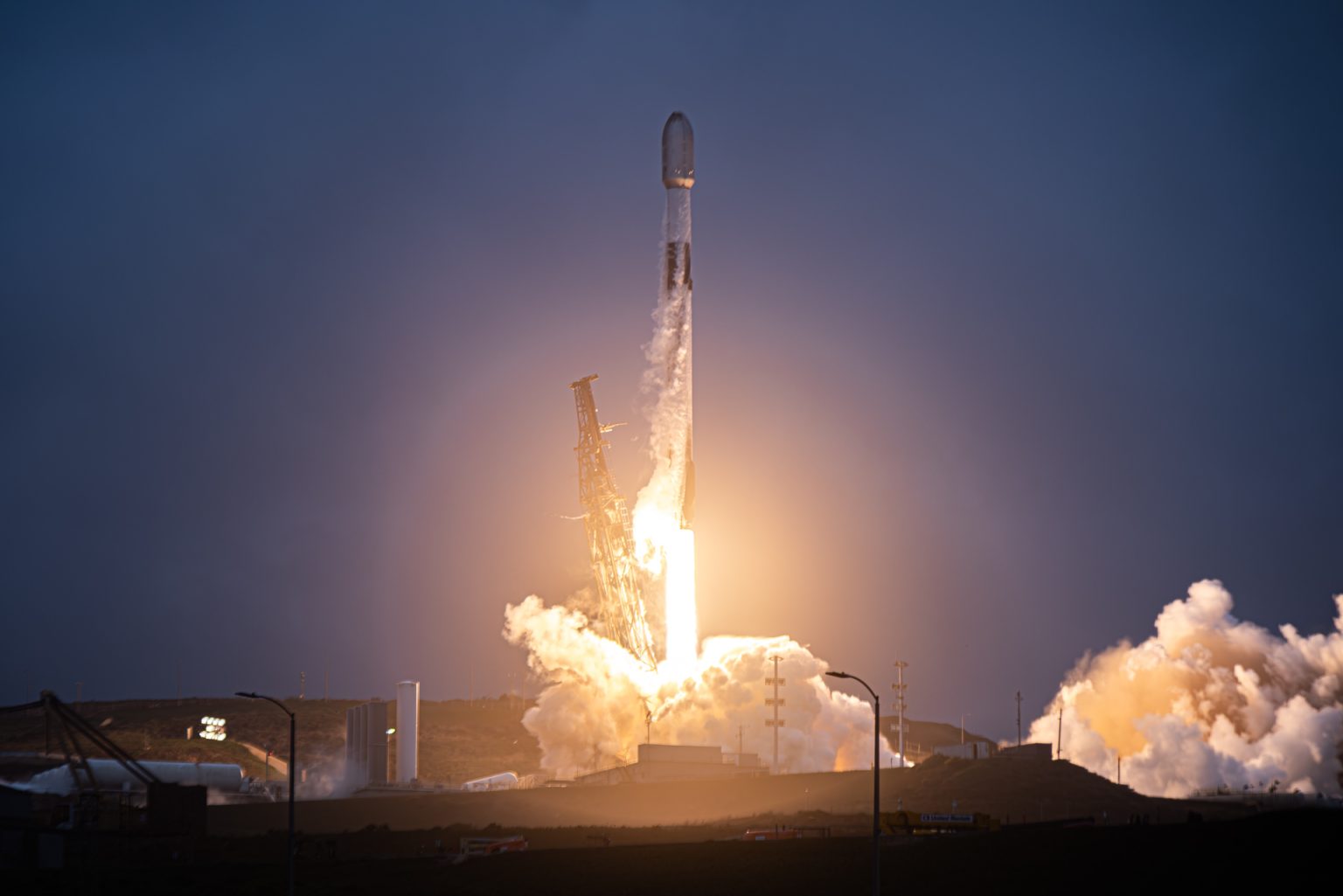 Space Force Awards ULA, SpaceX $1 Billion for Seven Launches | Air ...