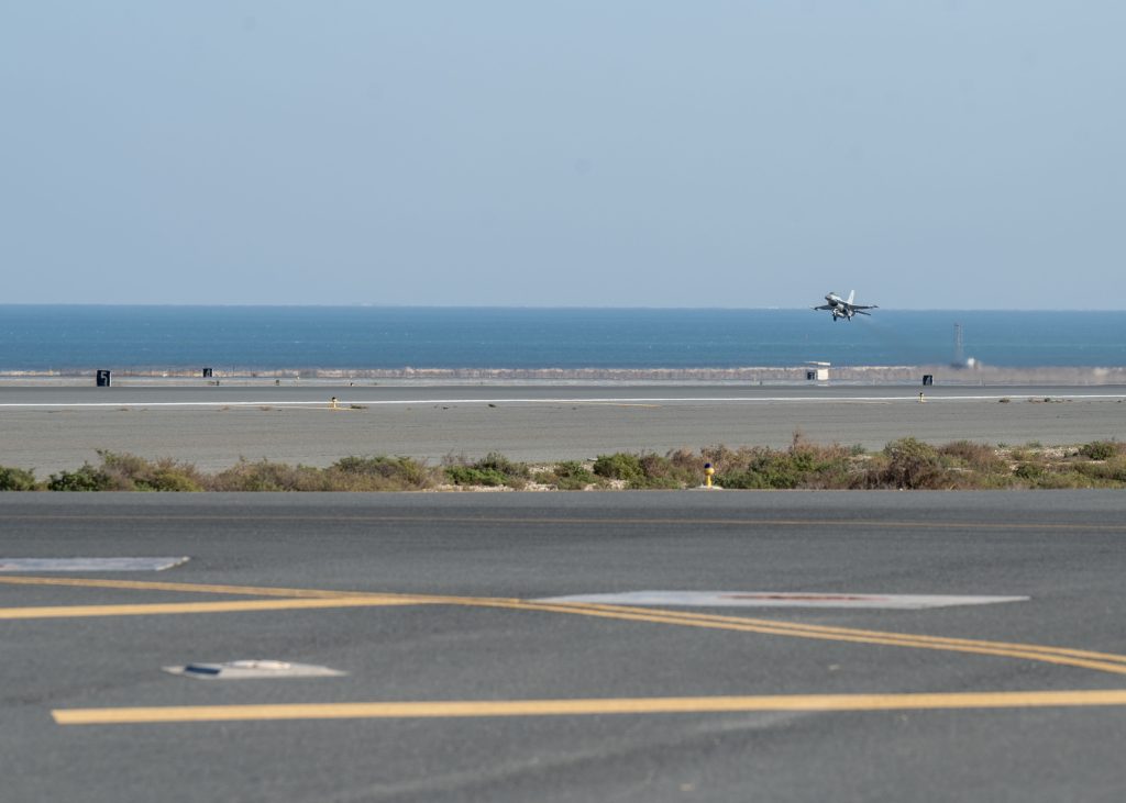USAF F-16 Fighters Fly with Bahrain in Training Exercise