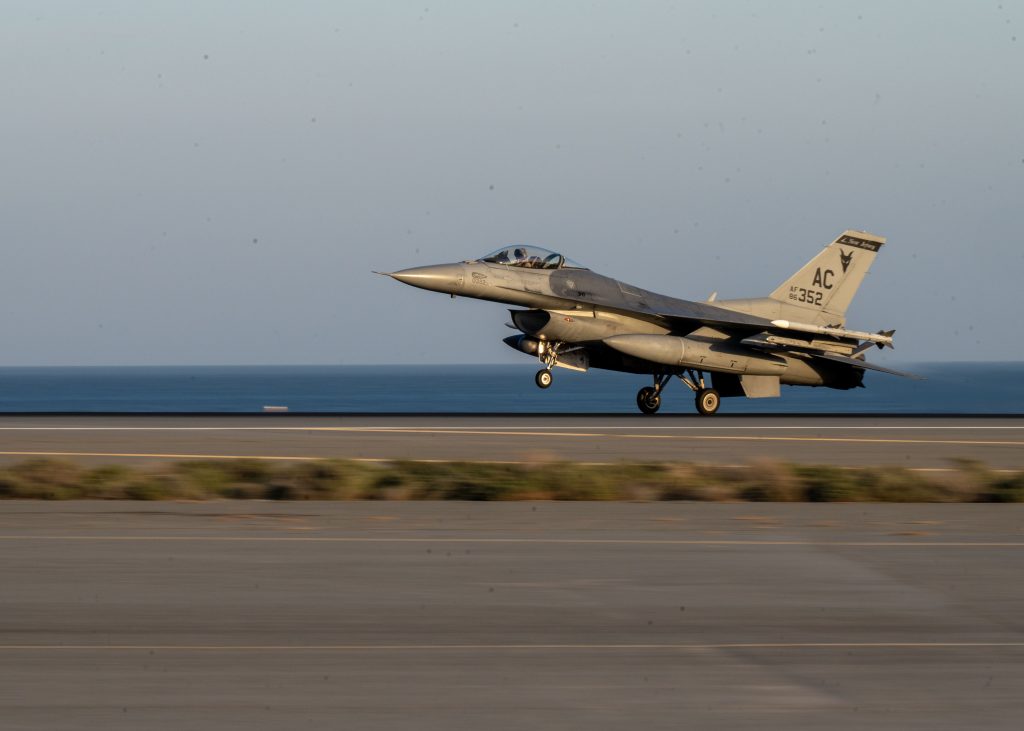 USAF F-16 Fighters Fly with Bahrain in Training Exercise