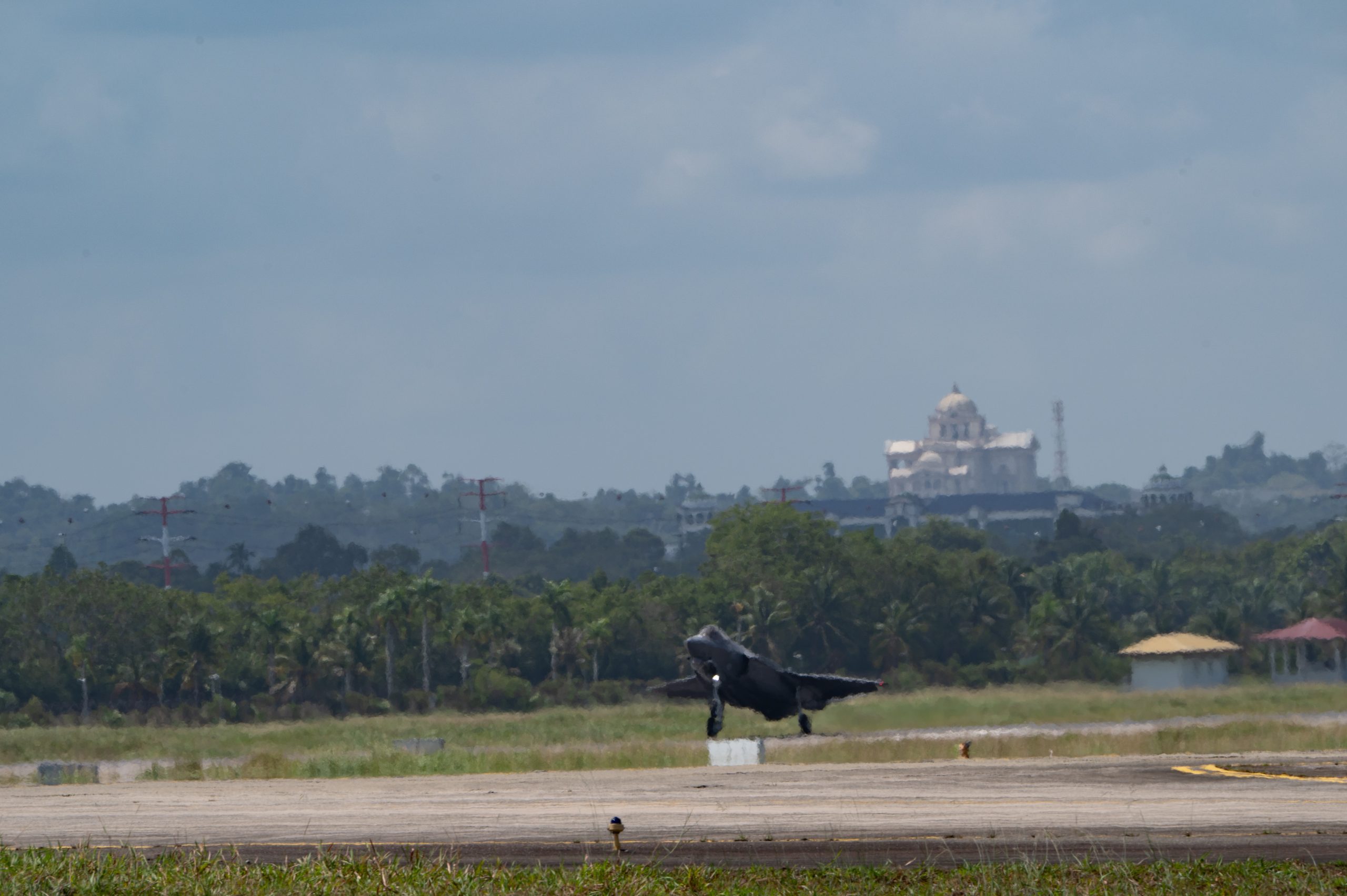 PHOTOS: In Brunei, USAF F-35s Are First 5th-Gen Fighters to Land on ...