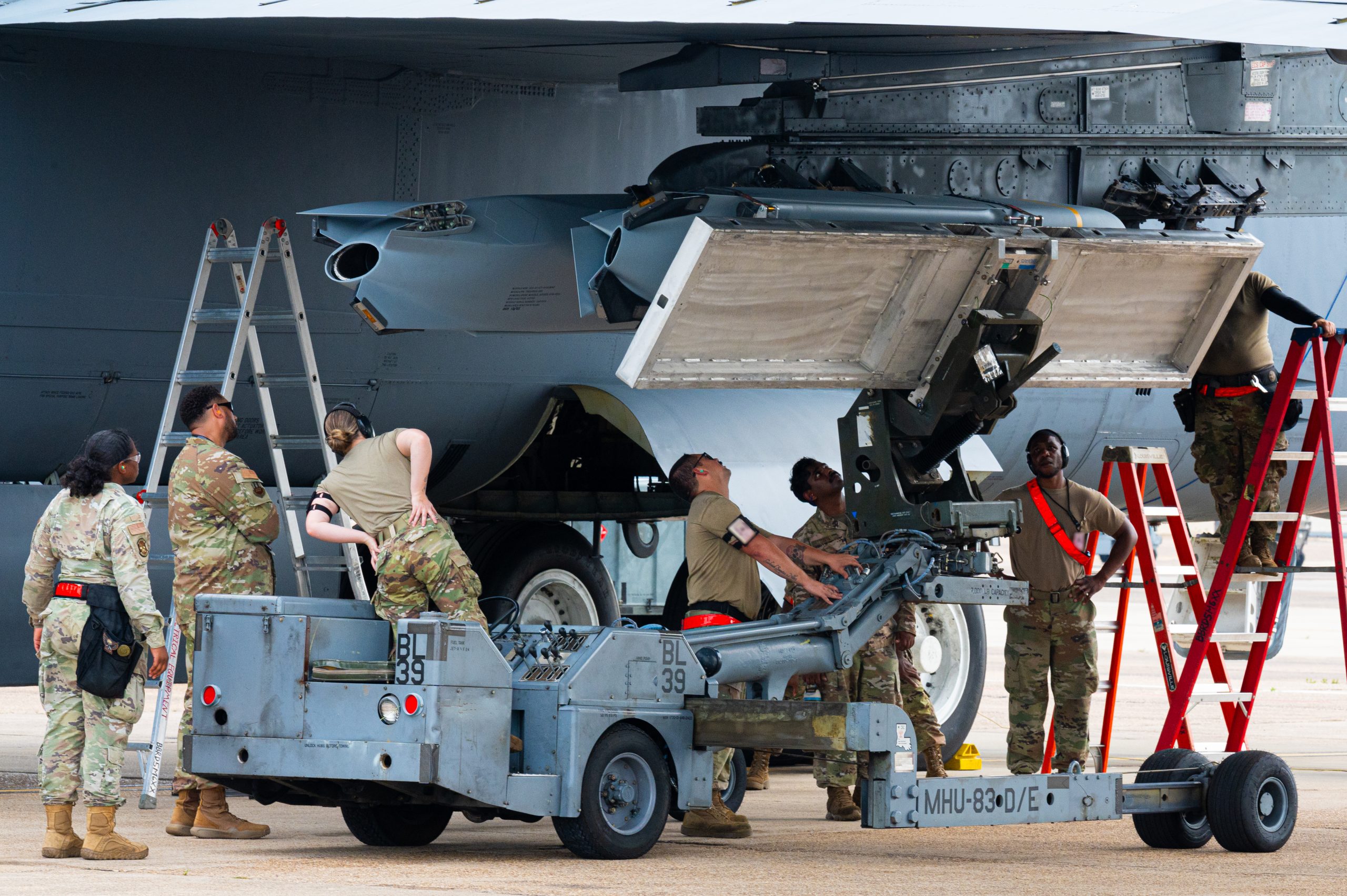 B-52s Take Off from US Base with JASSM Cruise Missiles for ‘Unique’ Exercise