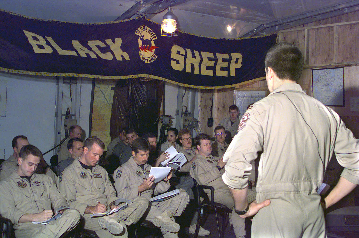 ‘The Black Jet’: F-16 Squadron Gives Its Flagship an F-117 Paint Scheme