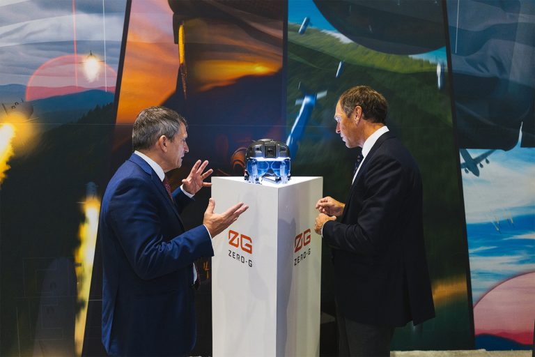 WATCH: The 'Zero-G Helmet' Revolutionizes Fighter Pilot Displays | Air ...