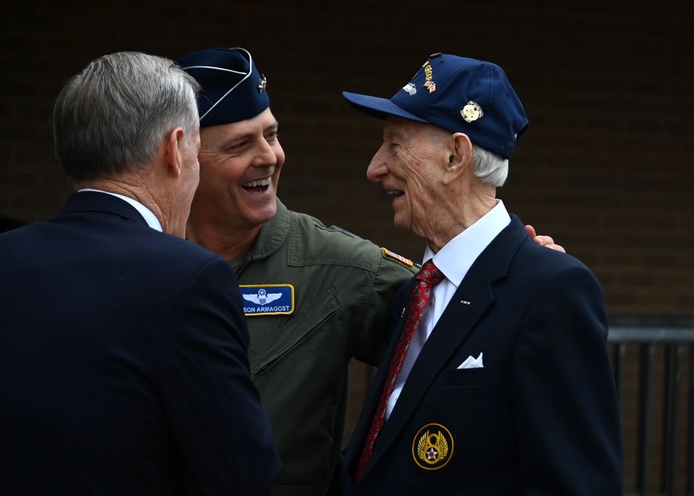 Last Original 100th BG Pilot "Lucky" Luckadoo Dies At 103
