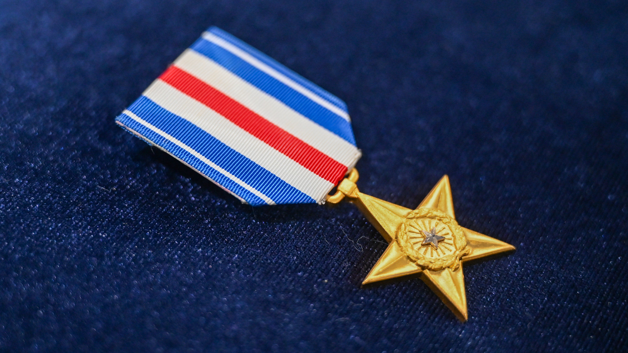 F-16 Pilot Awarded Silver Star for Harrowing Middle East Mission